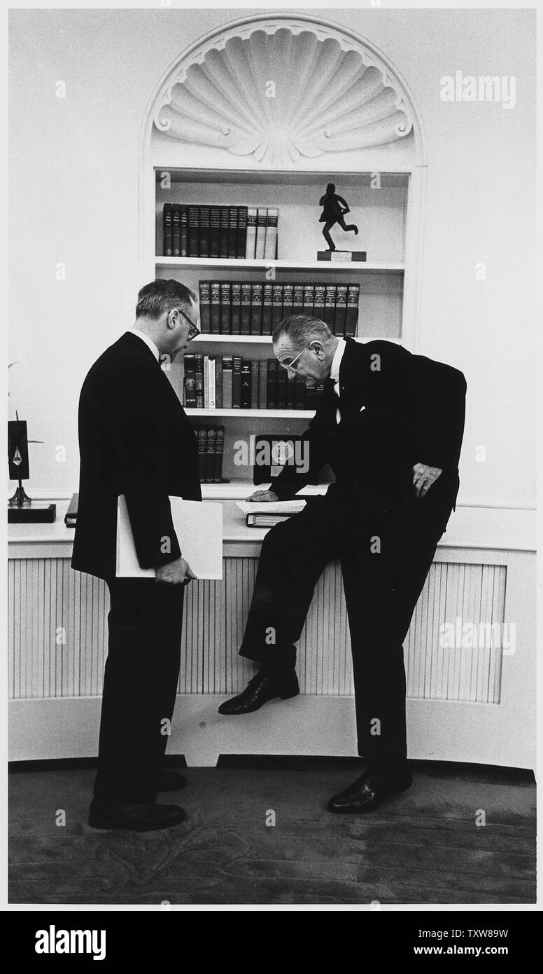 Advisors: Robert Komer and President Lyndon B. Johnson; Scope and ...