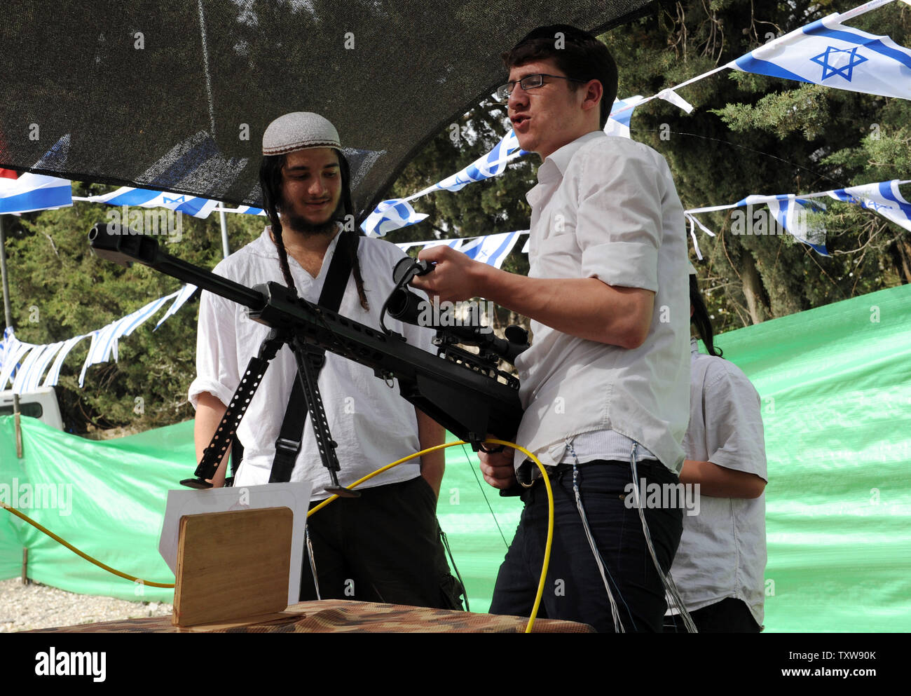 Weapons display hi-res stock photography and images - Alamy