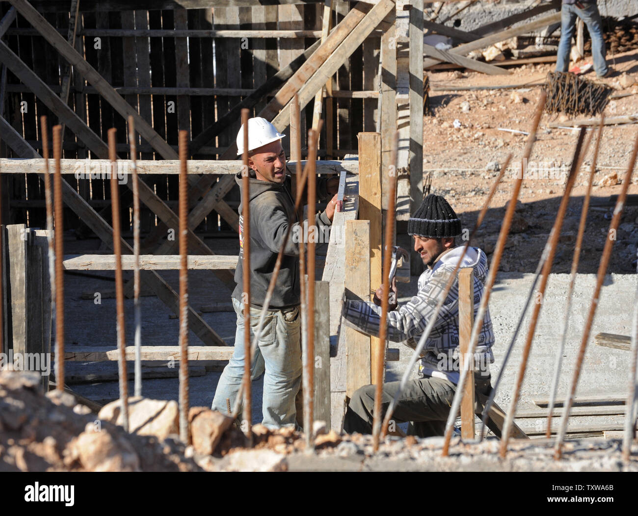 Palestinian construction workers build new Jewish housing in the ...