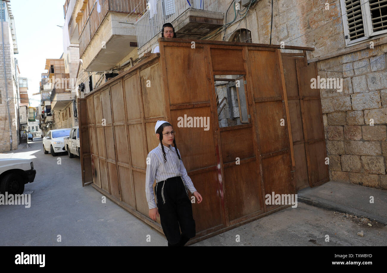 Sukkot booth hi-res stock photography and images - Alamy