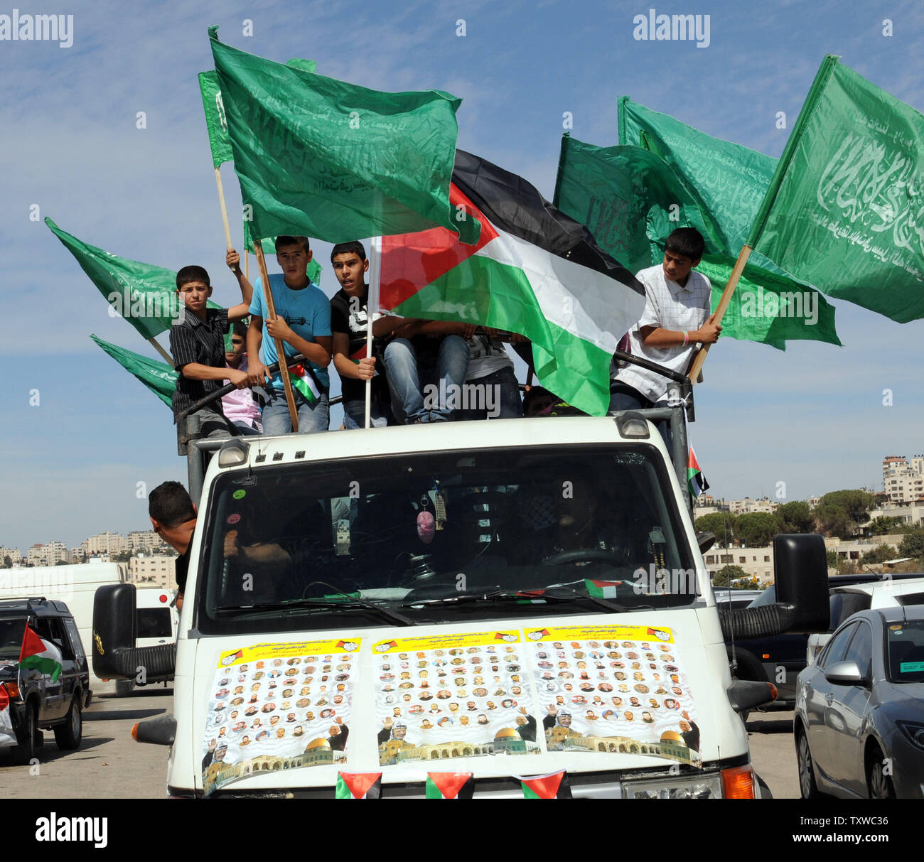 Hamas flags hi-res stock photography and images - Alamy