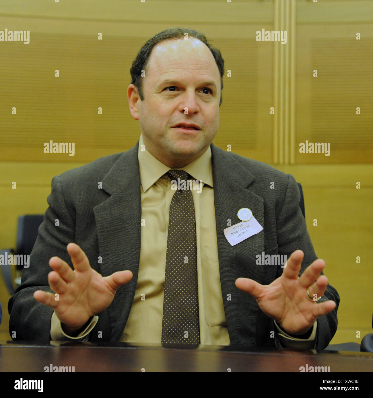 American actor jason alexander hi-res stock photography and images - Alamy