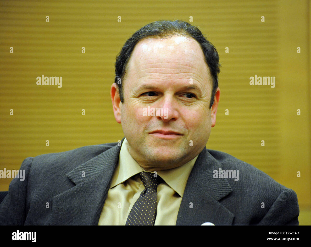 American actor jason alexander hi-res stock photography and images - Alamy