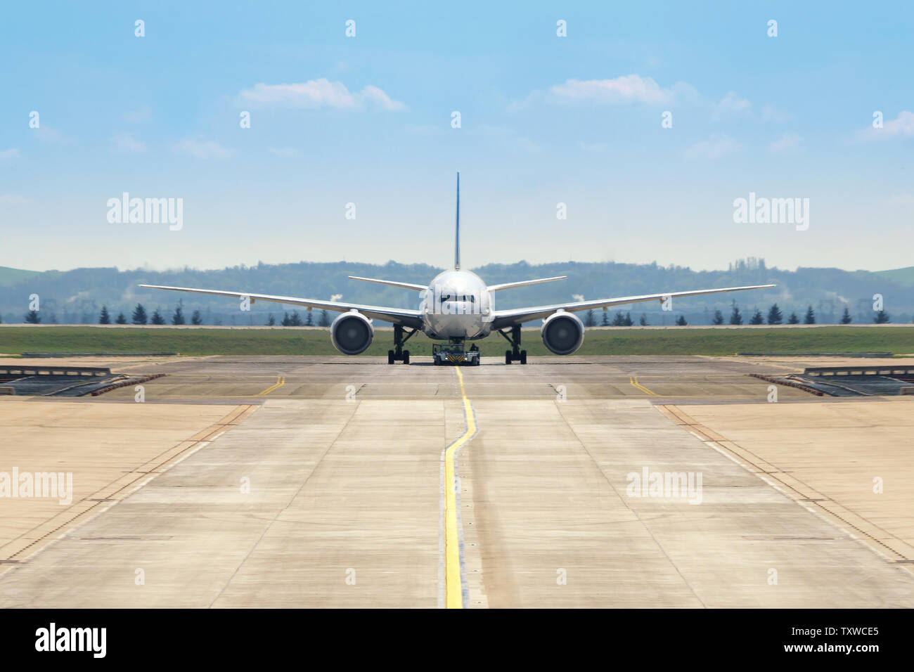 Front of a cockpit of an airplane hi-res stock photography and images ...