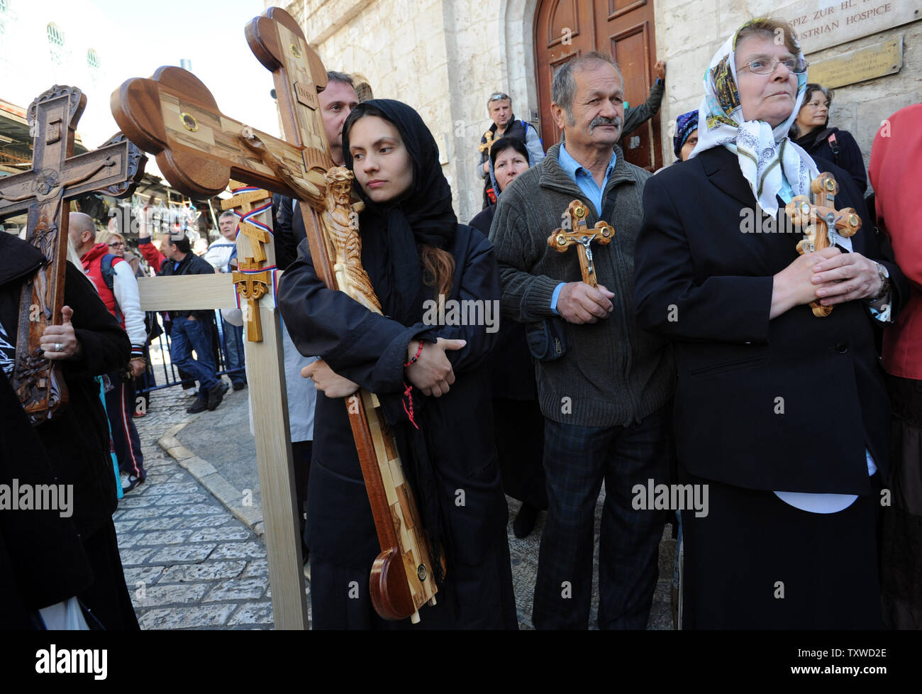 Orthodox Christian pilgrims crosses on the Via Dolorosa, "The Way of ...