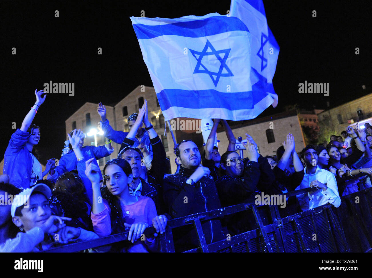 Israelis celebrate Israel's 64th Independence Day in central Jerusalem ...