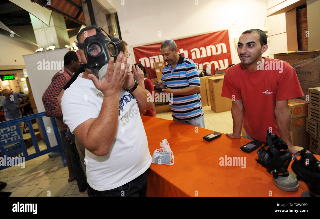 Gas mask issued hi-res stock photography and images - Alamy