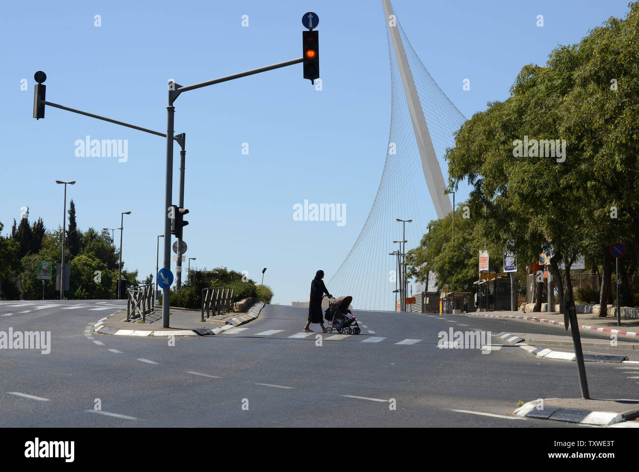 Orthodox jews and car hi-res stock photography and images - Alamy