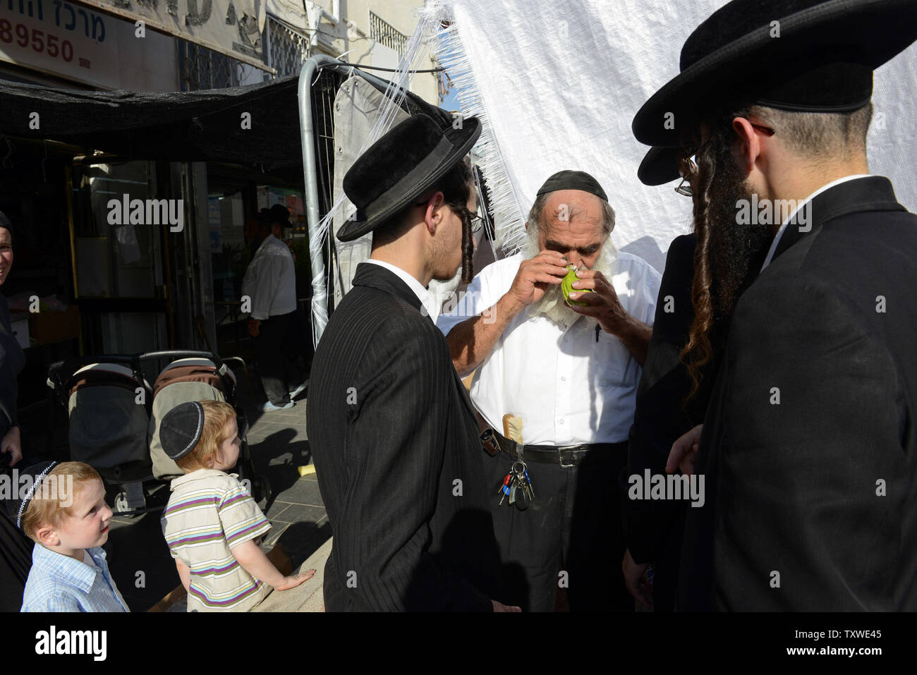 Israelites watch hi-res stock photography and images - Alamy