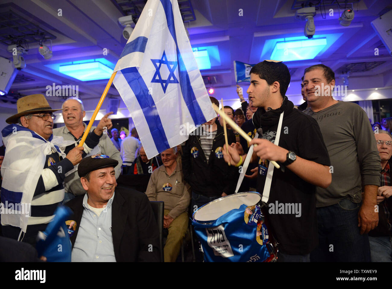 Wave a flag hi-res stock photography and images - Alamy