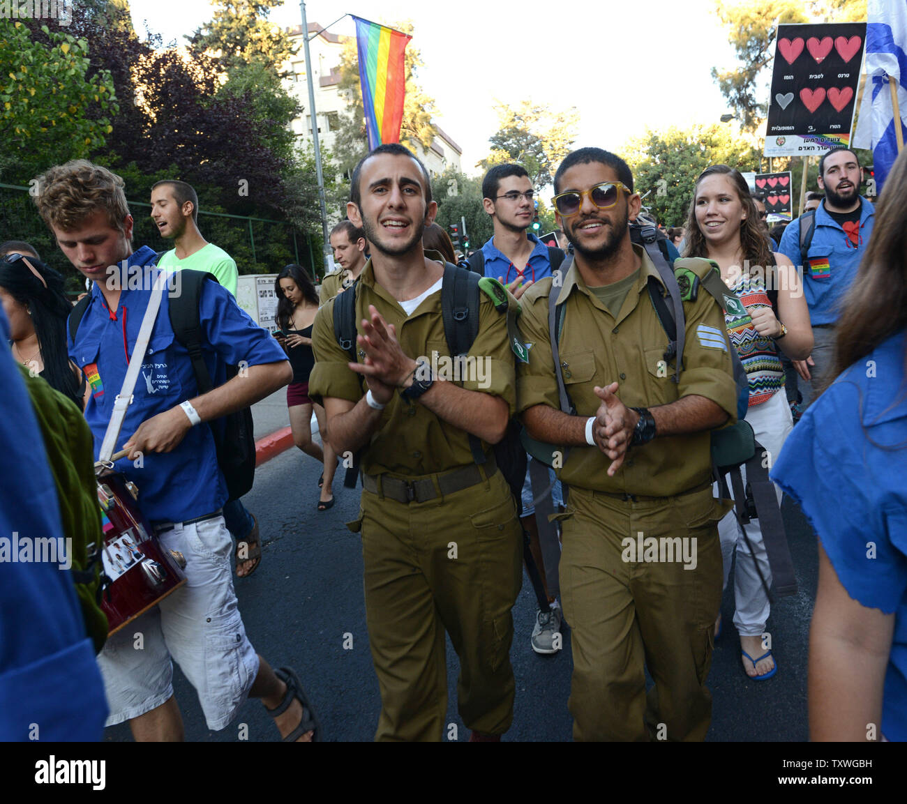 Gay soldiers hi-res stock photography and images - Alamy