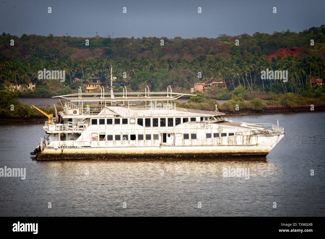 Ghost ship in Bay of Arabian sea. Goa, India Stock Photo - Alamy