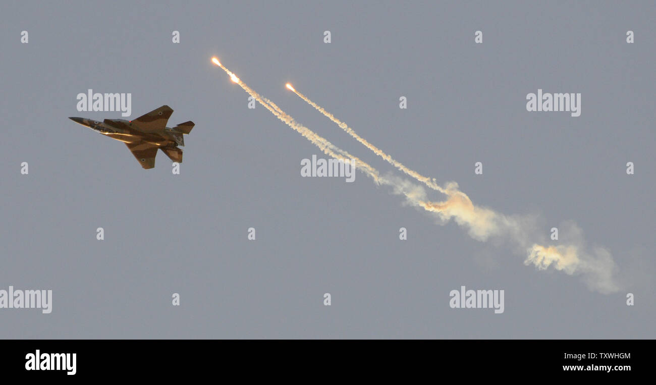 Launches flares hi-res stock photography and images - Alamy