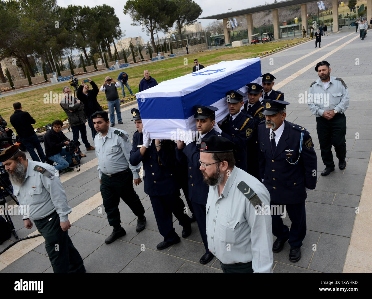Members of the Knesset guard carry the coffin of the late former ...