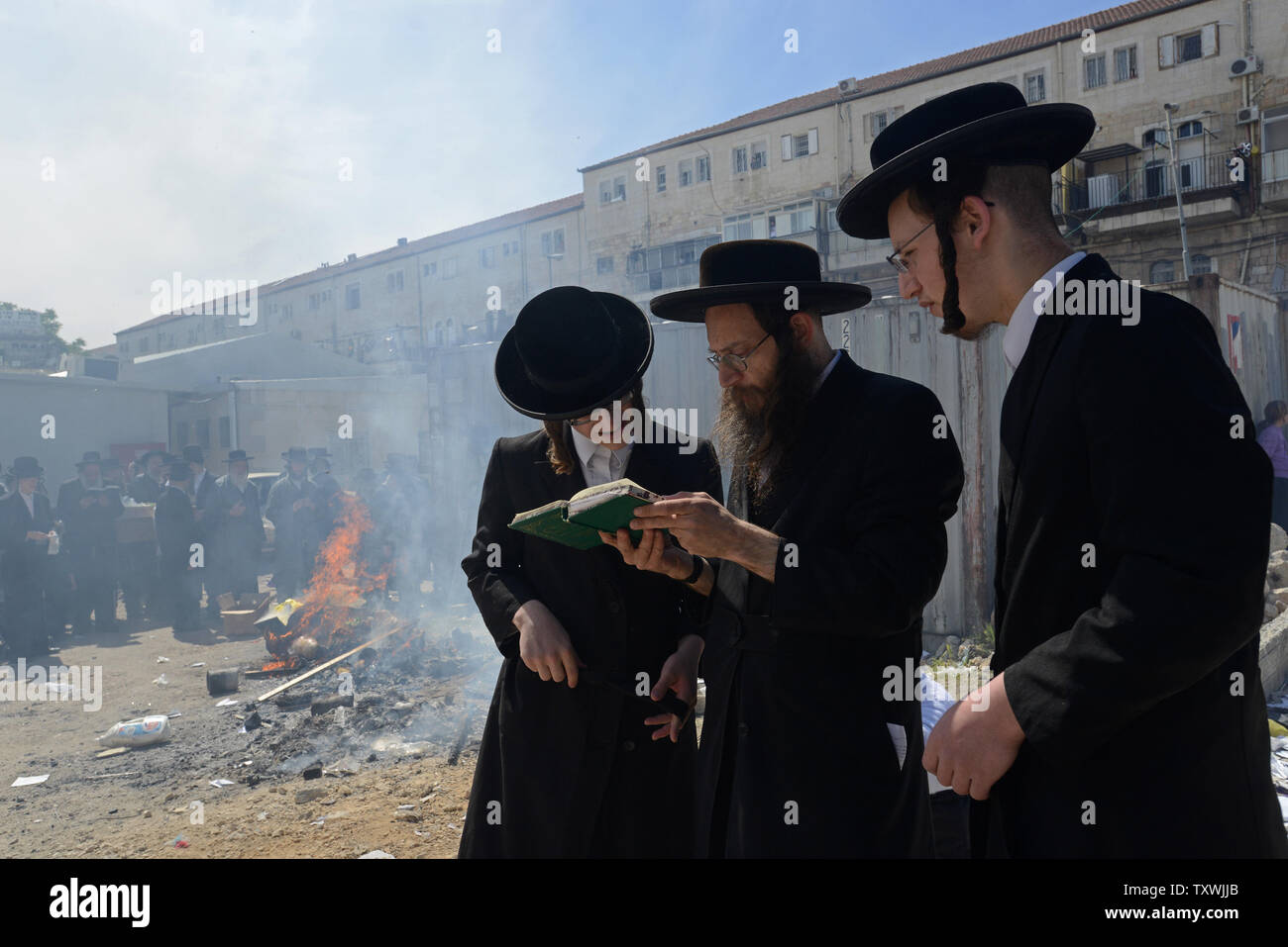 Observant jews hi-res stock photography and images - Alamy