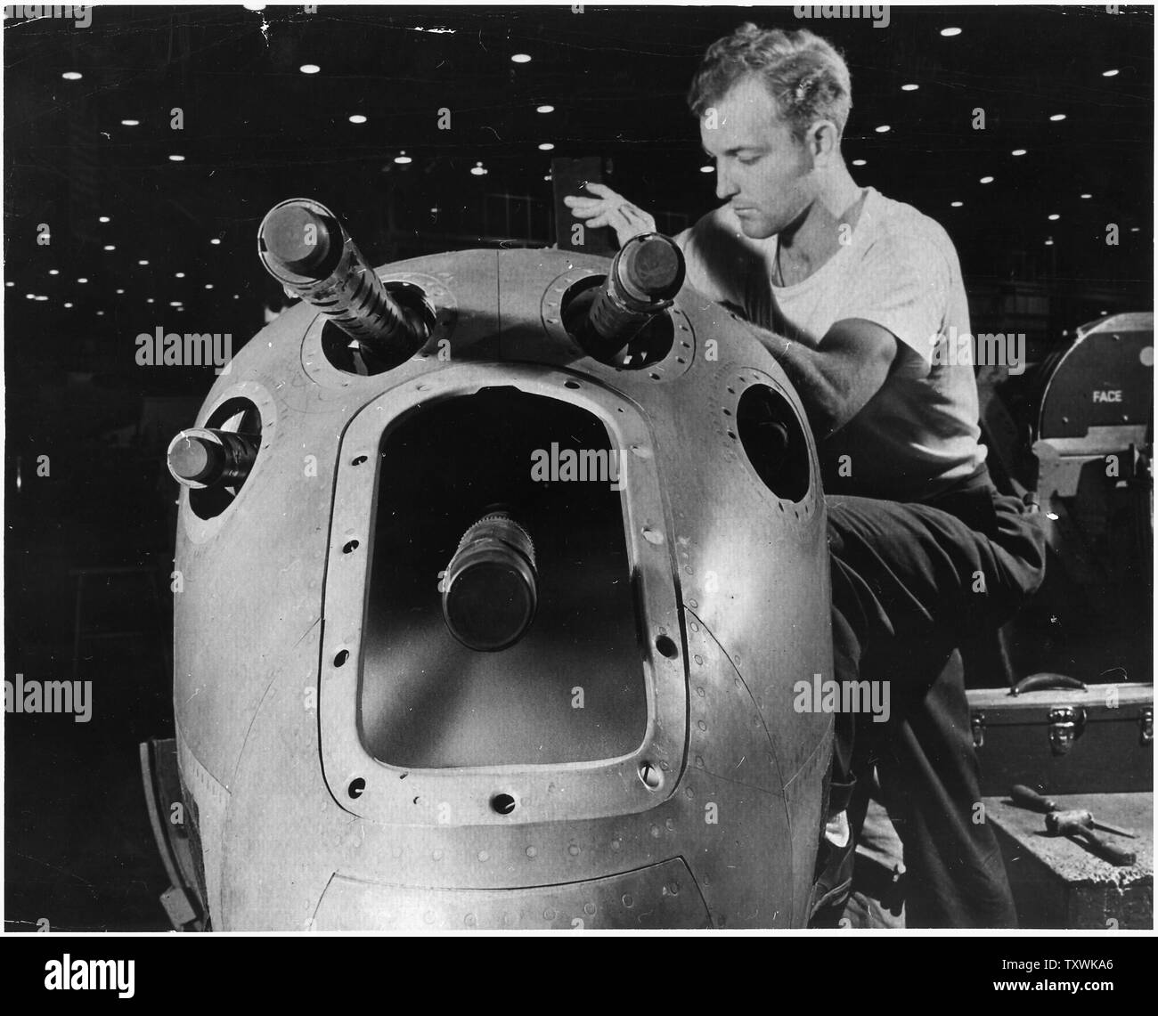 Nose guns hi-res stock photography and images - Alamy