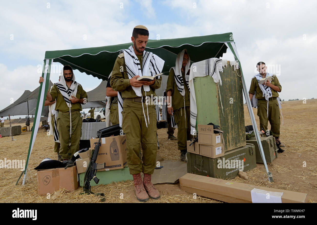 Israeli soldiers wear the traditional Jewish prayer shawl during ...