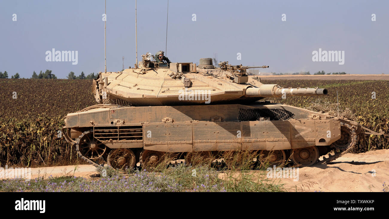 Merkava tank hi-res stock photography and images - Alamy