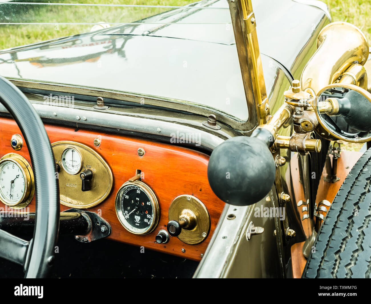 Car hooter hi-res stock photography and images - Alamy