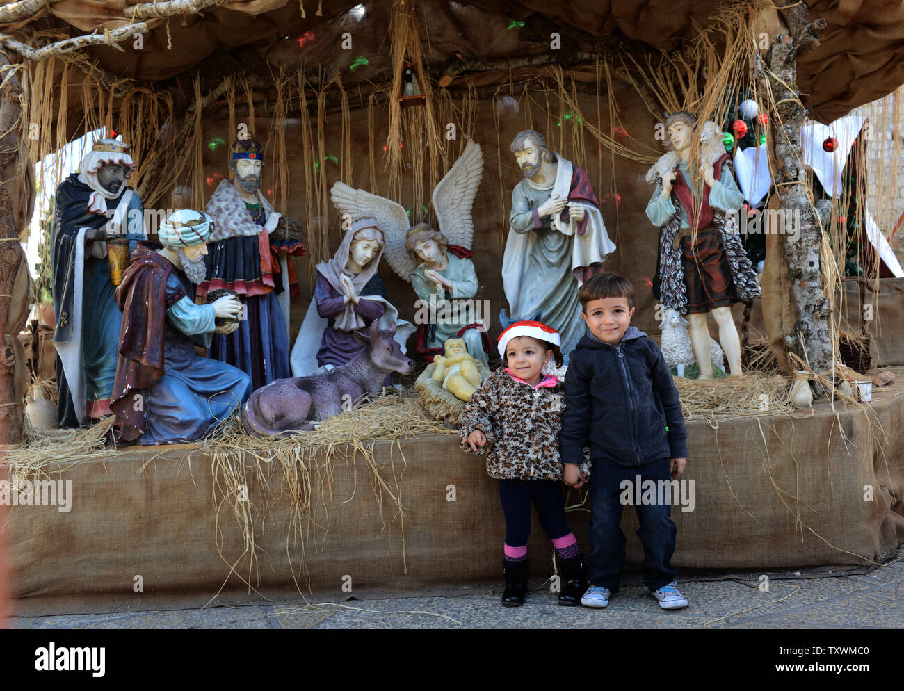 Olive wood nativity hi-res stock photography and images - Alamy