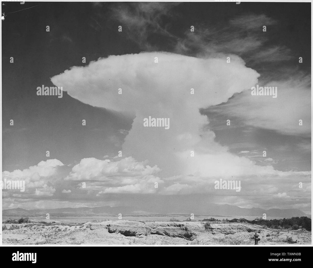 Anvil-shaped cumulonimbus cloud. Pike's Peak, Colorado Stock Photo - Alamy
