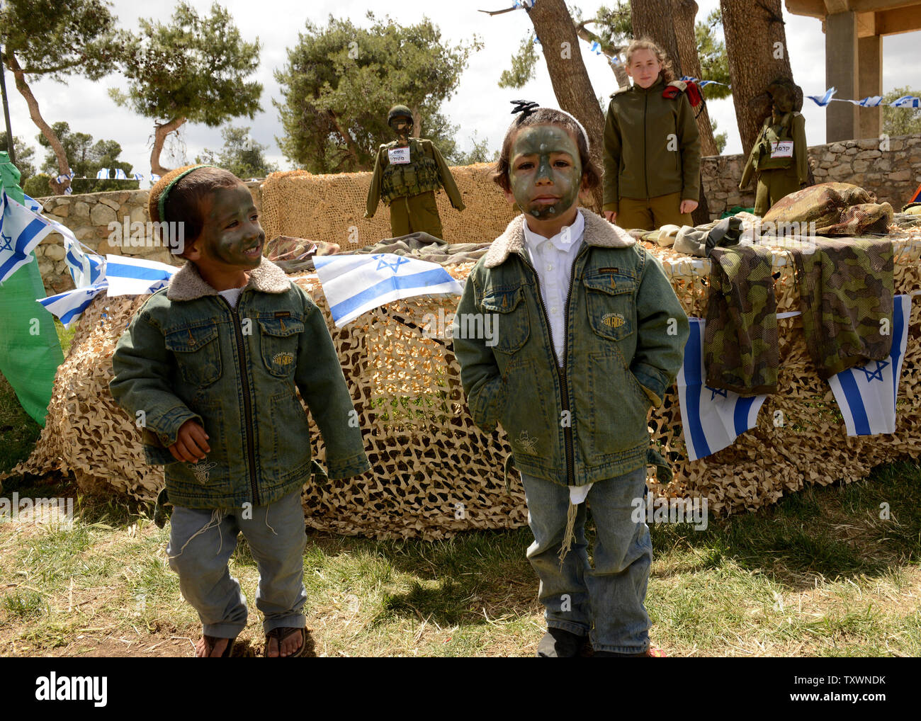 Israeli boys wear camouflage paint on their faces at an Israeli army ...