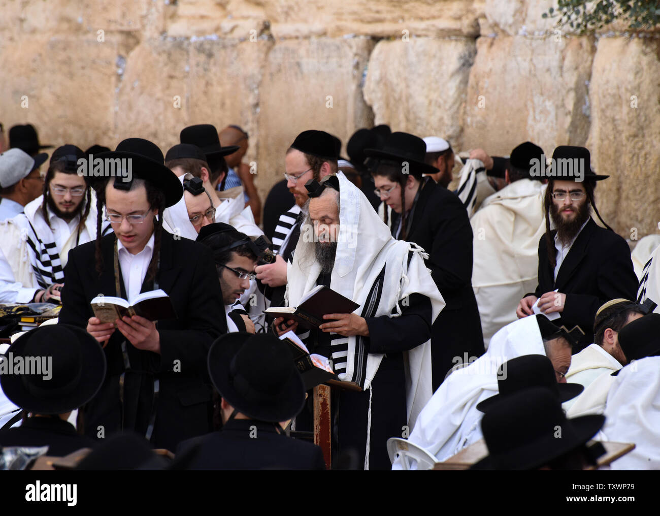 Jews pray on rosh hi-res stock photography and images - Alamy