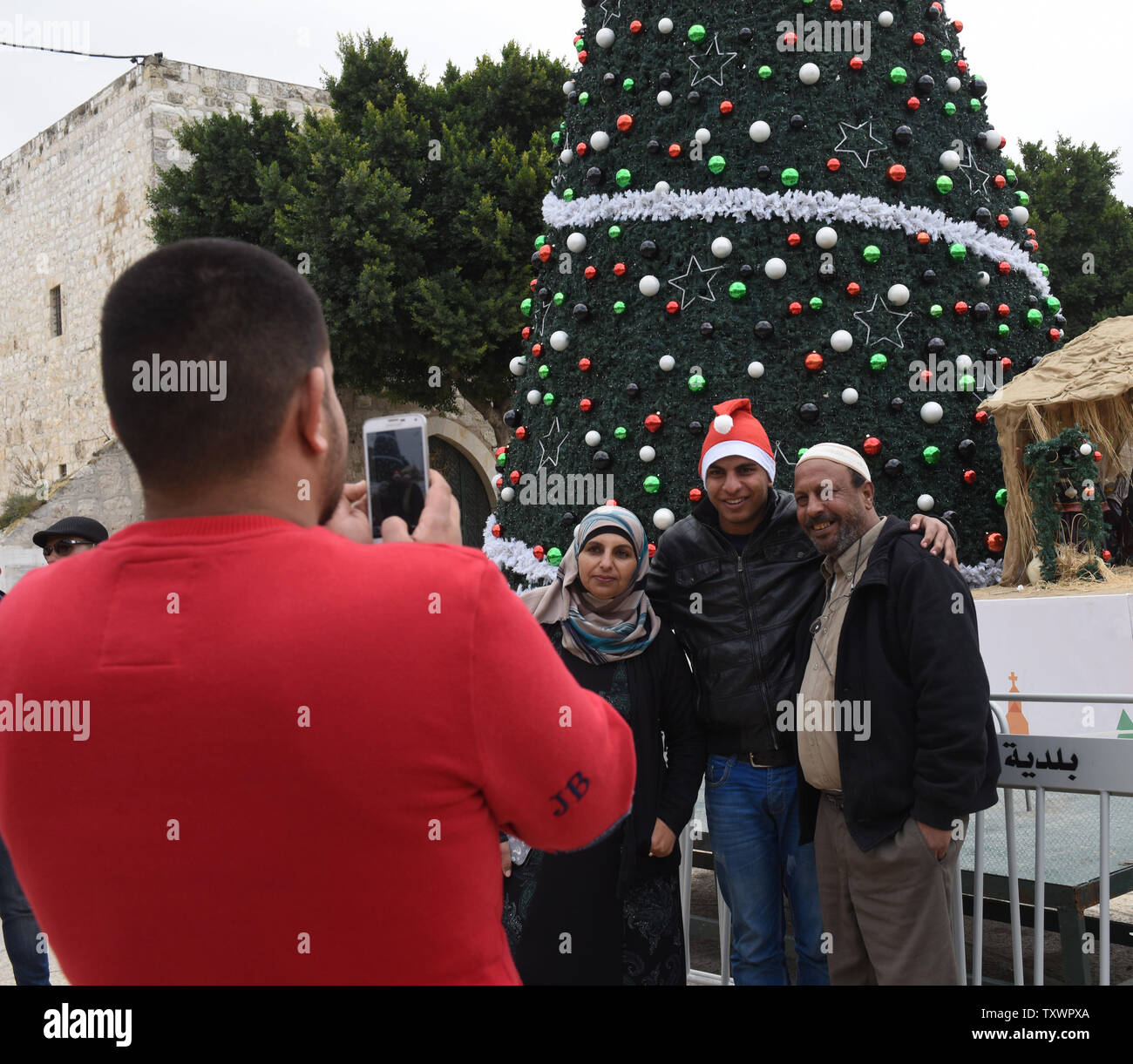 Jesus christ pose hi-res stock photography and images - Alamy