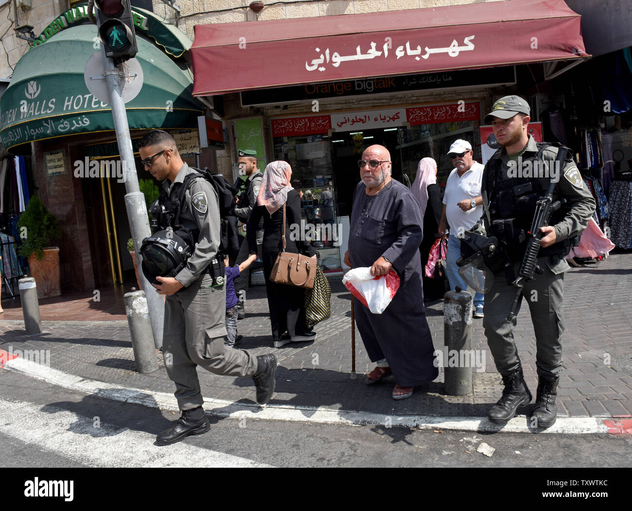 Israeli soldiers patrol street in hi-res stock photography and images ...