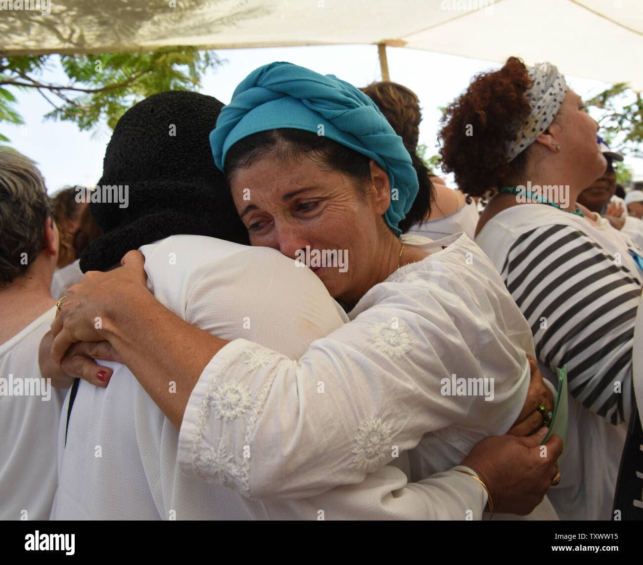 Palestinian jew hug hi-res stock photography and images - Alamy