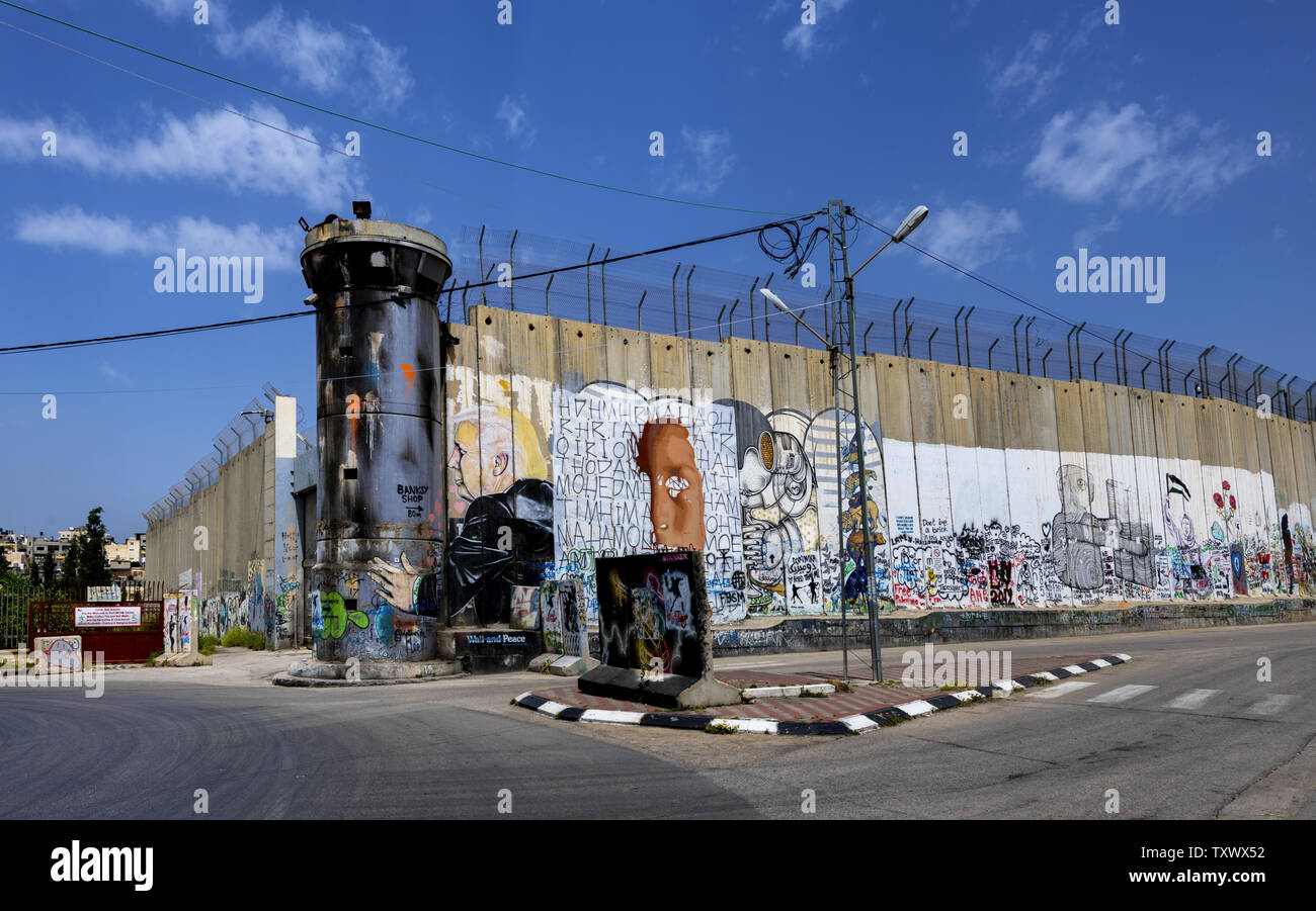 Israel security tower hi-res stock photography and images - Alamy