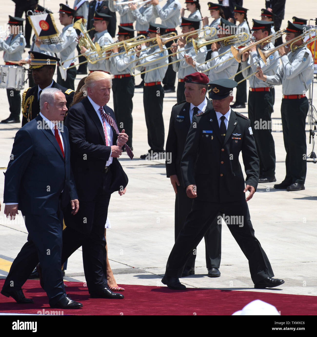 Israeli Prime Minister Benjamin Netanyahu (L) and US President Donald ...