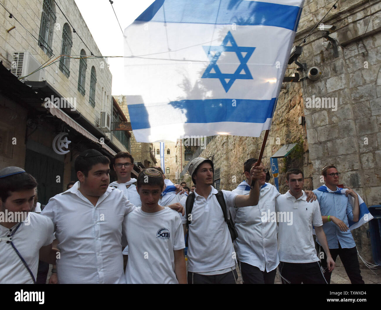 Right-wing Israelis wave a national flag in the Muslim Quarter of the ...
