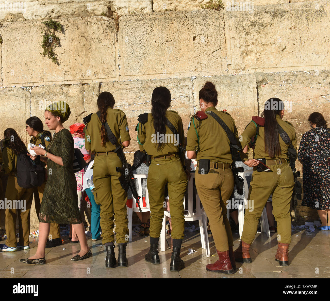 Israeli Female Soldiers Praying