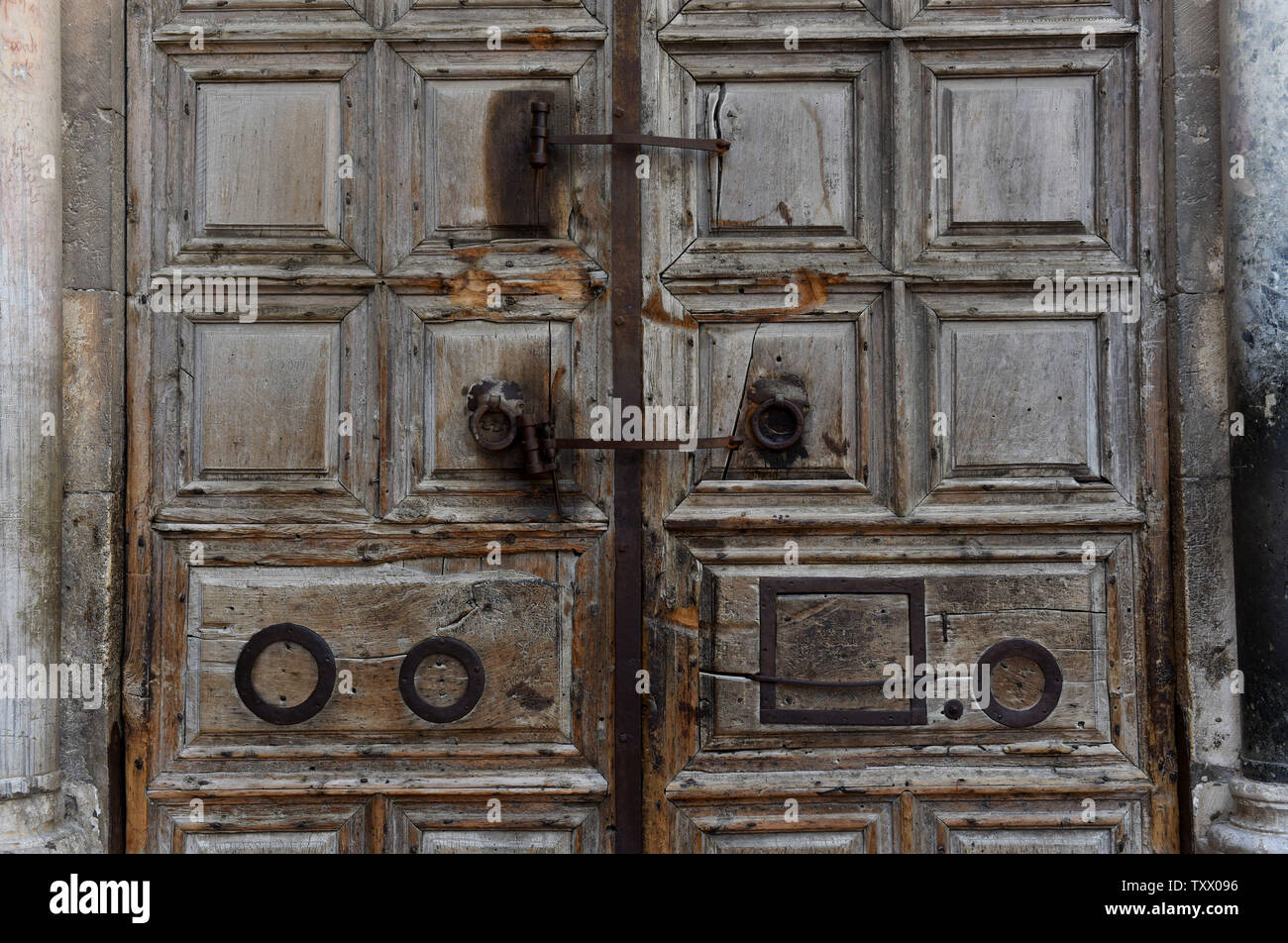 Locked church doors hi-res stock photography and images - Alamy