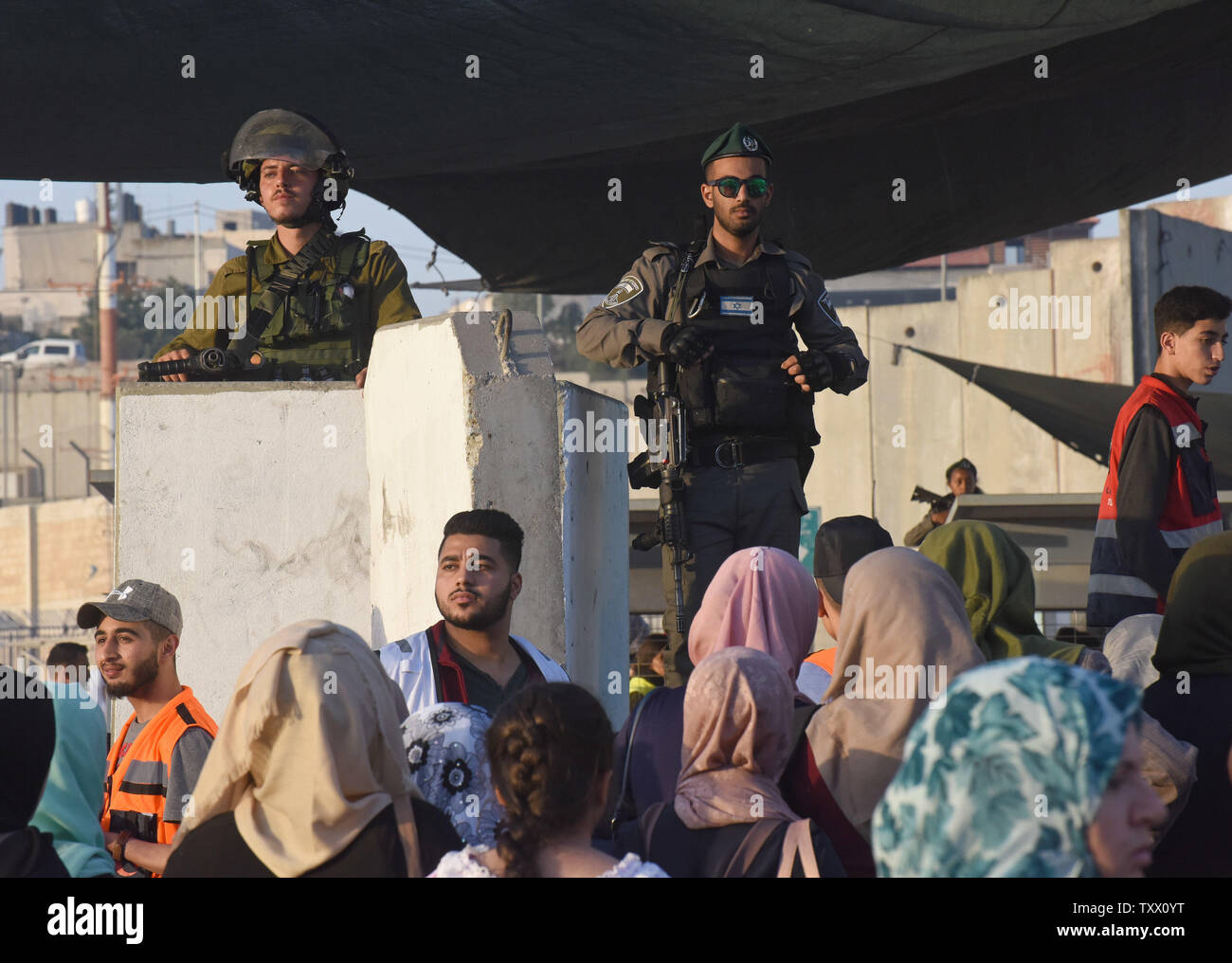 Muslim security guard hi-res stock photography and images - Alamy