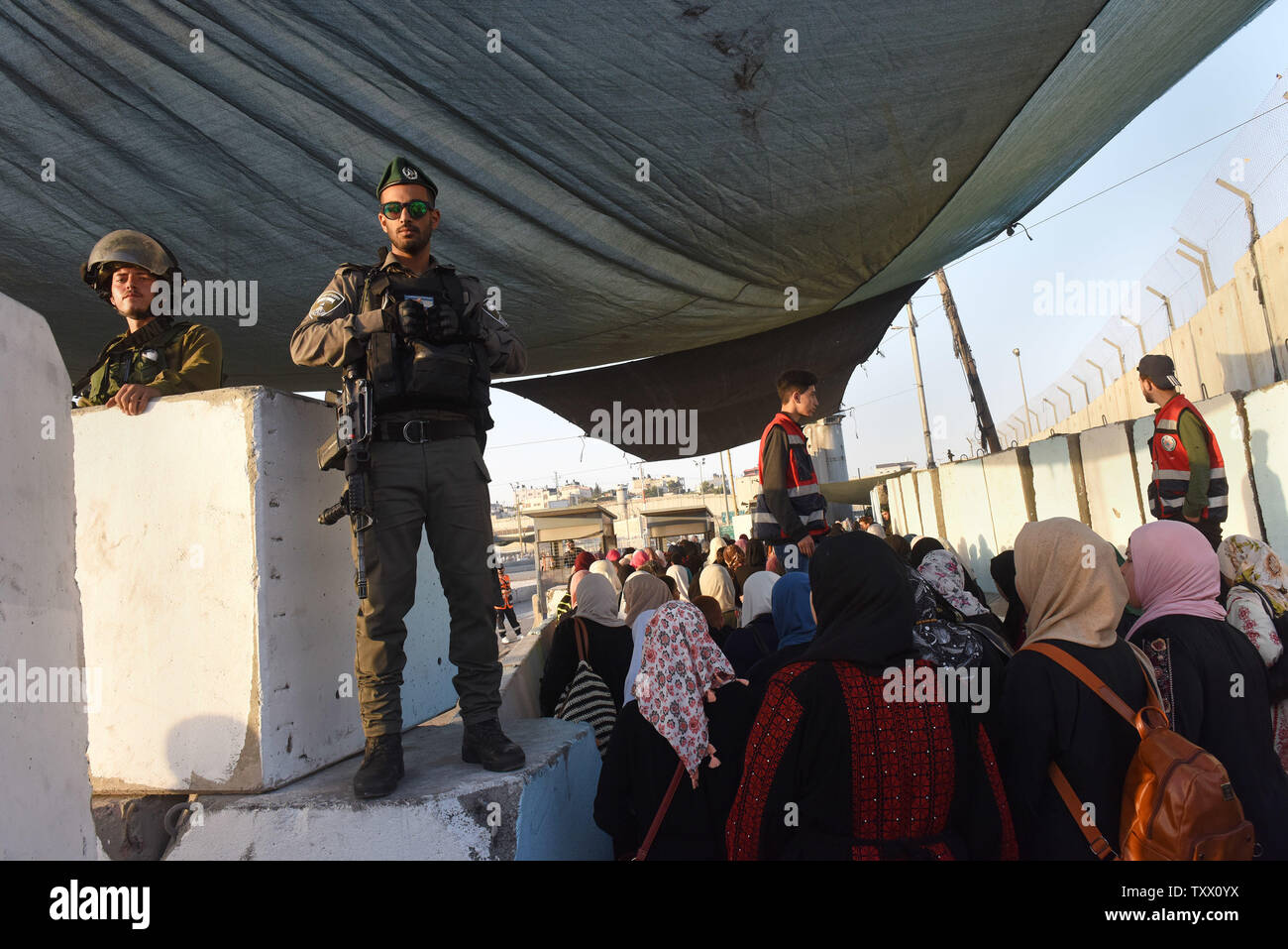 Muslim security guard hi-res stock photography and images - Alamy