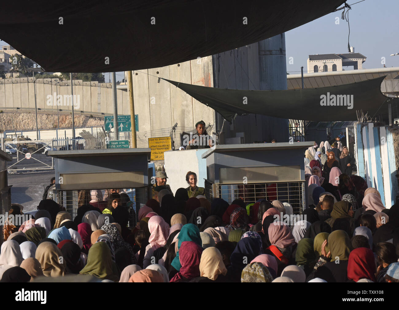Muslim security guard hi-res stock photography and images - Alamy