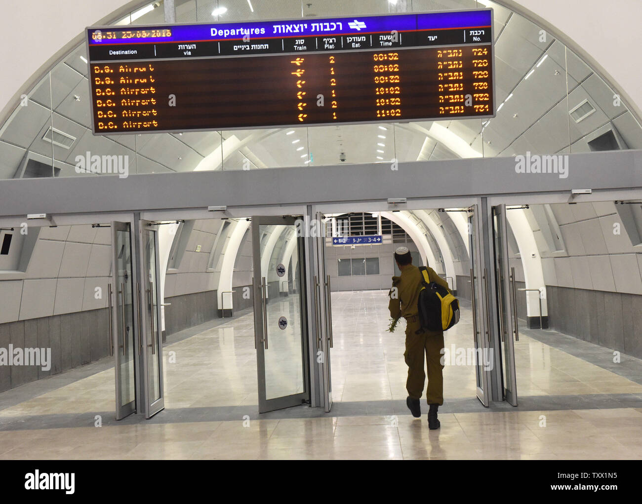 Change platforms hi-res stock photography and images - Alamy