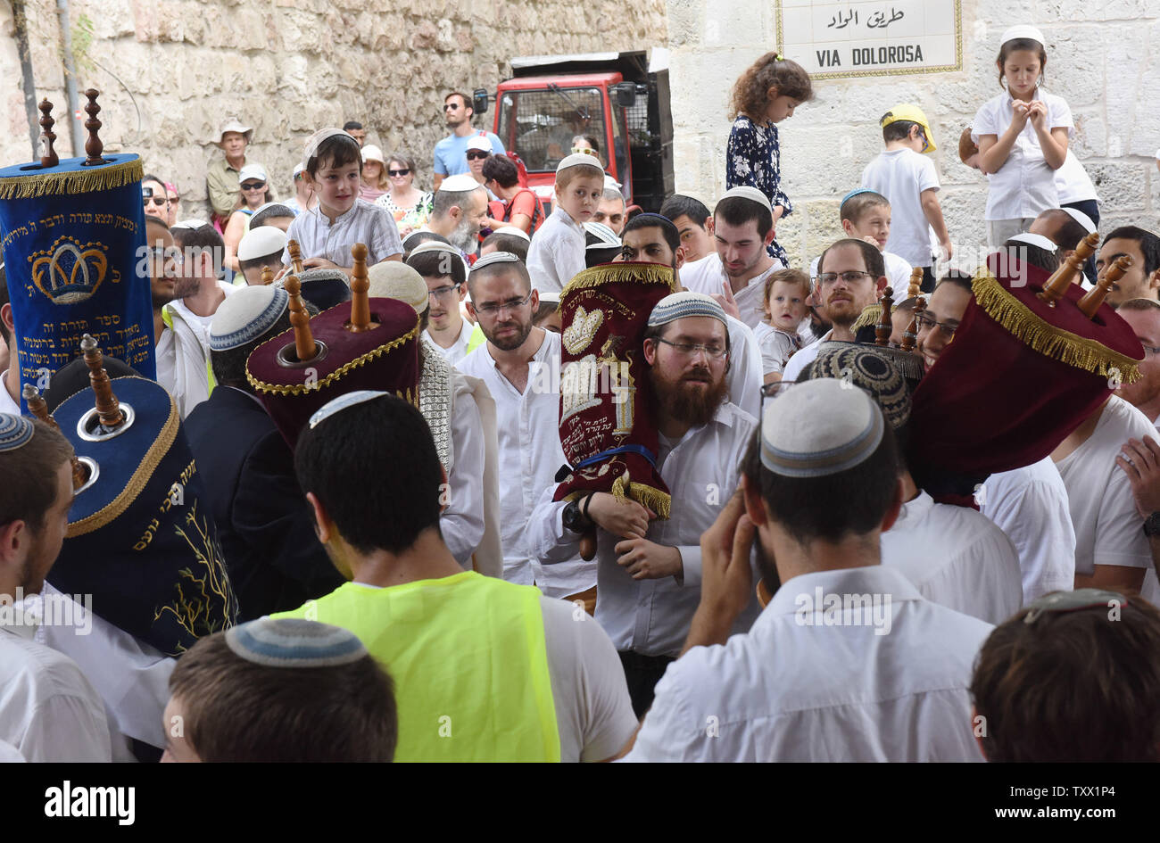 Orthodox Jewish settlers dance and sing with Torah scrolls on Simchat ...
