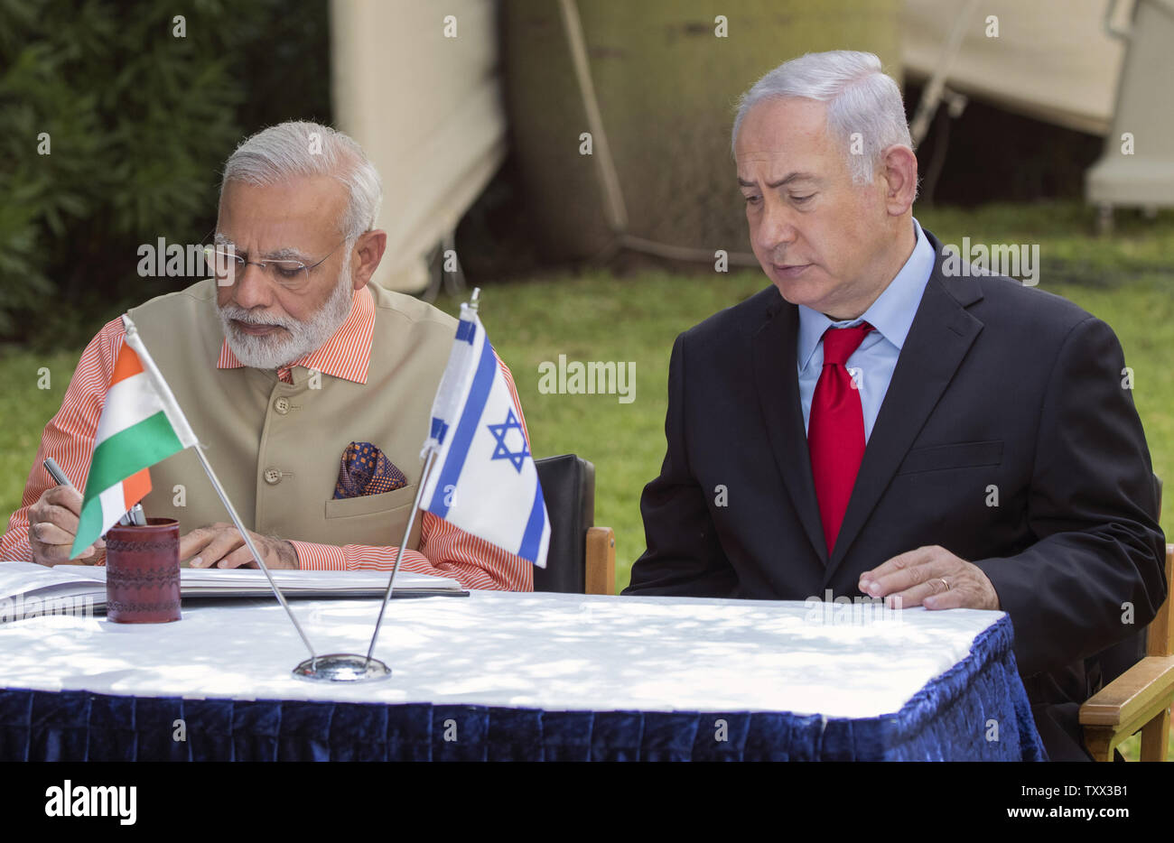 Guest of honor book hi-res stock photography and images - Alamy