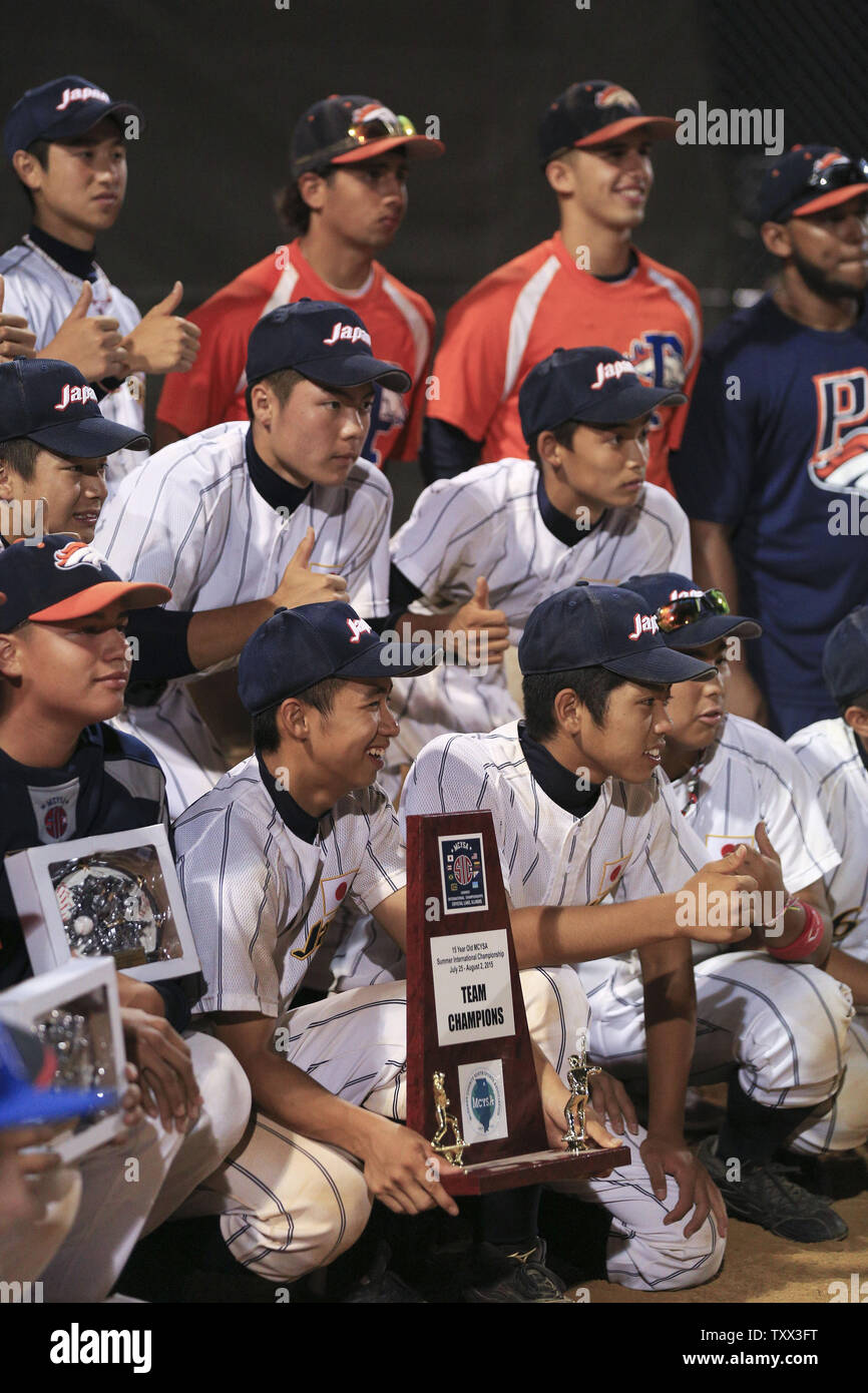 Japan players pose for a photo with Los Lomas Potros after their ...