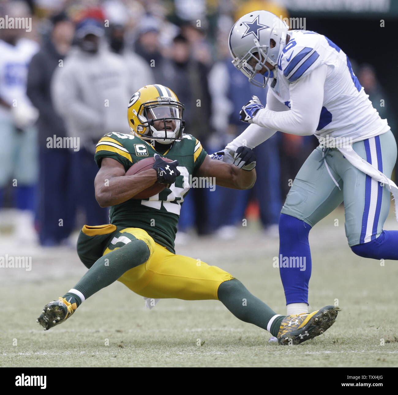 Green Bay Packers' Randall Cobb (18) catches a pass against the Dallas ...