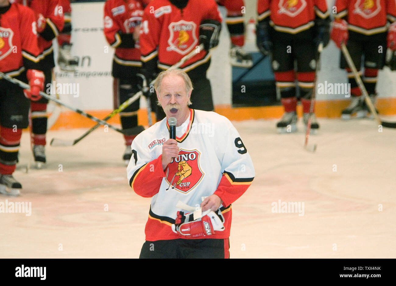 Lanny McDonald of the NHL Greats sings for points against Blue Rodeo ...