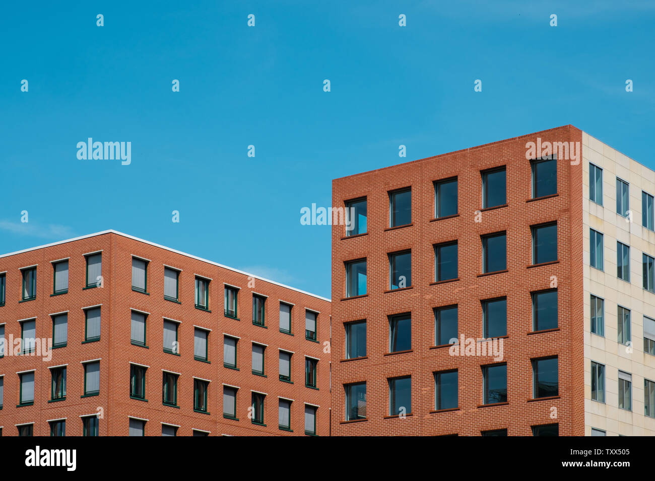 Red and blue building facade hi-res stock photography and images - Alamy