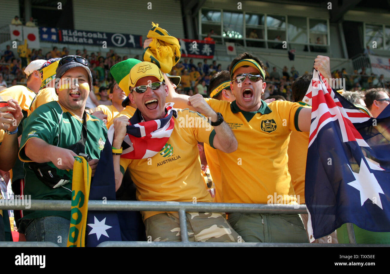 Australian soccer fans hi-res stock photography and images - Alamy