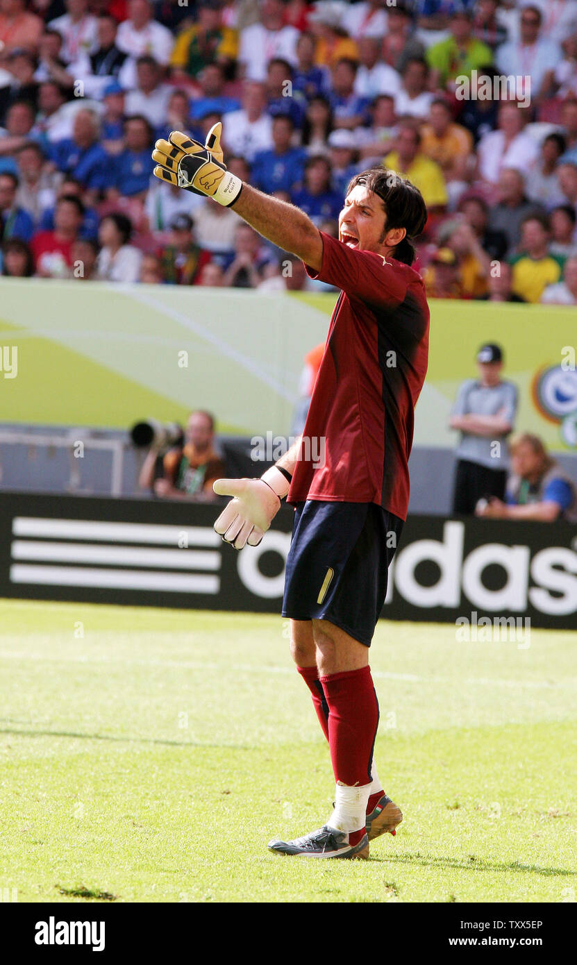 Gianluigi Buffon 2006 Italy High Resolution Stock Photography and ...
