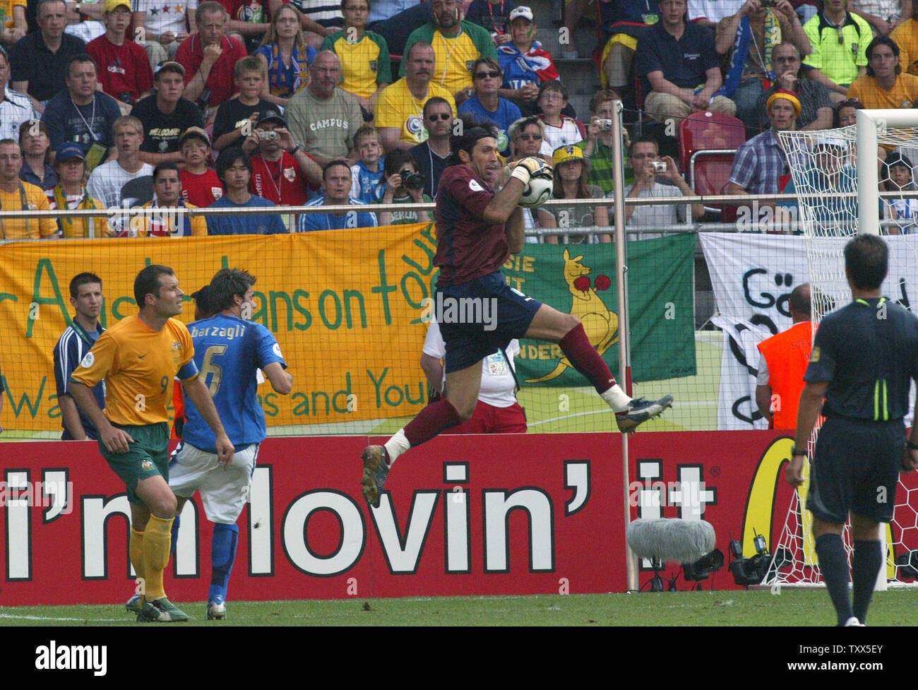 Gianluigi buffon 2006 italy hi-res stock photography and images - Alamy