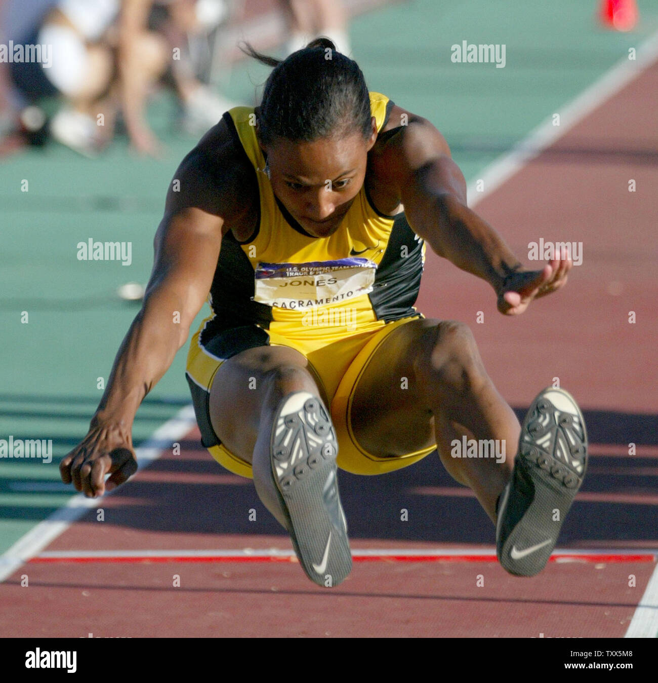 Womens long jump qualifying hi-res stock photography and images - Alamy