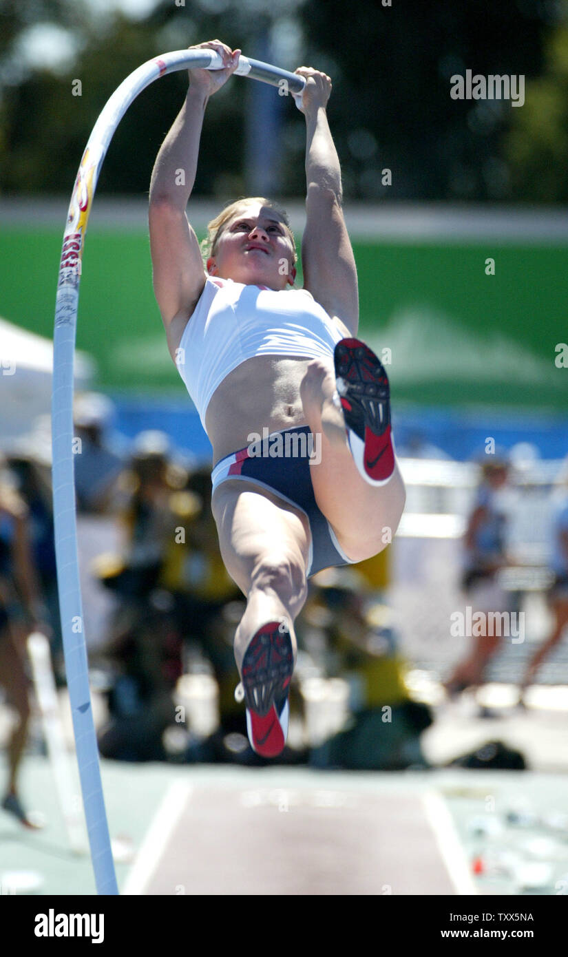 Women's pole vault final hi-res stock photography and images - Alamy